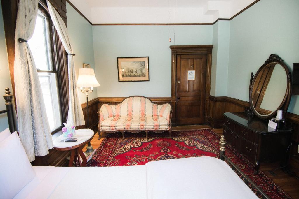 Cedar Crest Inn, Asheville (updated prices 2025)