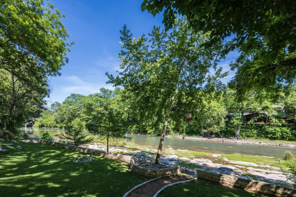 Maricopa River Resort- Guadalupe Waterfront, Walking Distance to ...