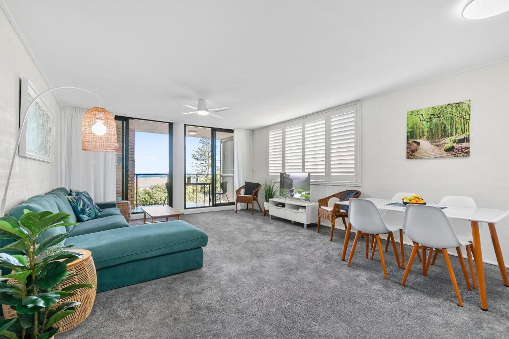Bulcock Beach Beauty - Easy Coastal Living with Views, Caloundra ...