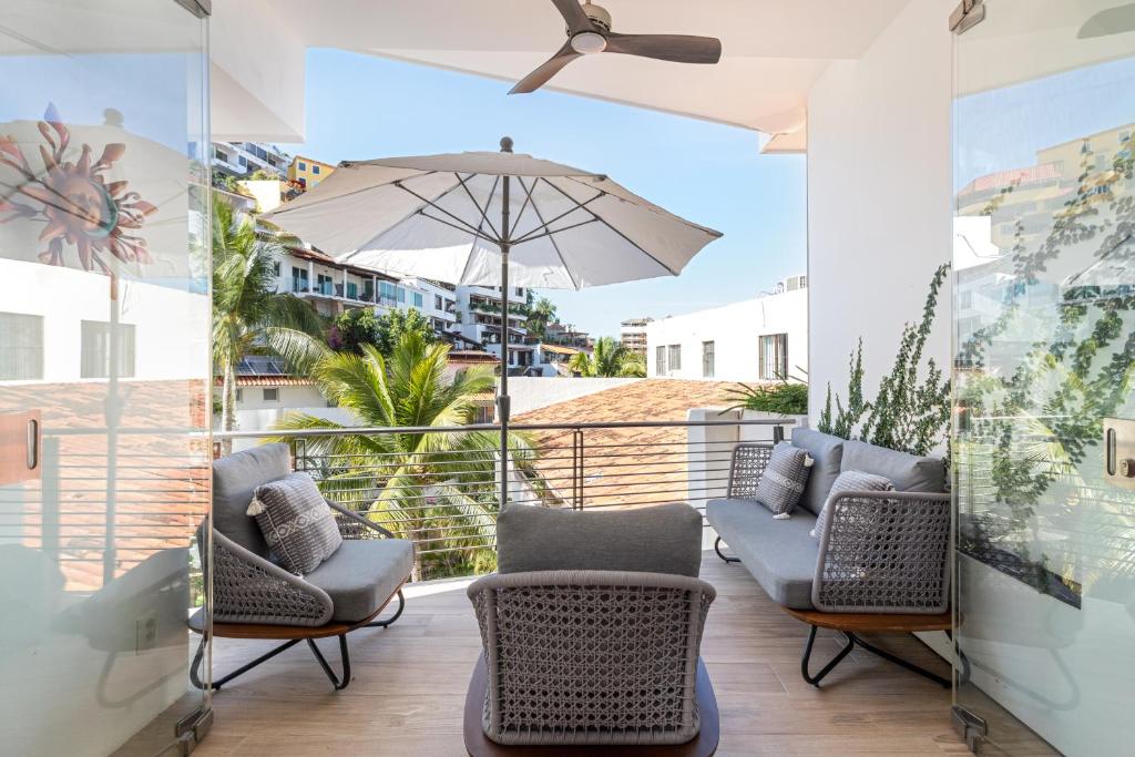 Heart of Zona Romantica, steps from restaurants, shops and nightlife ...