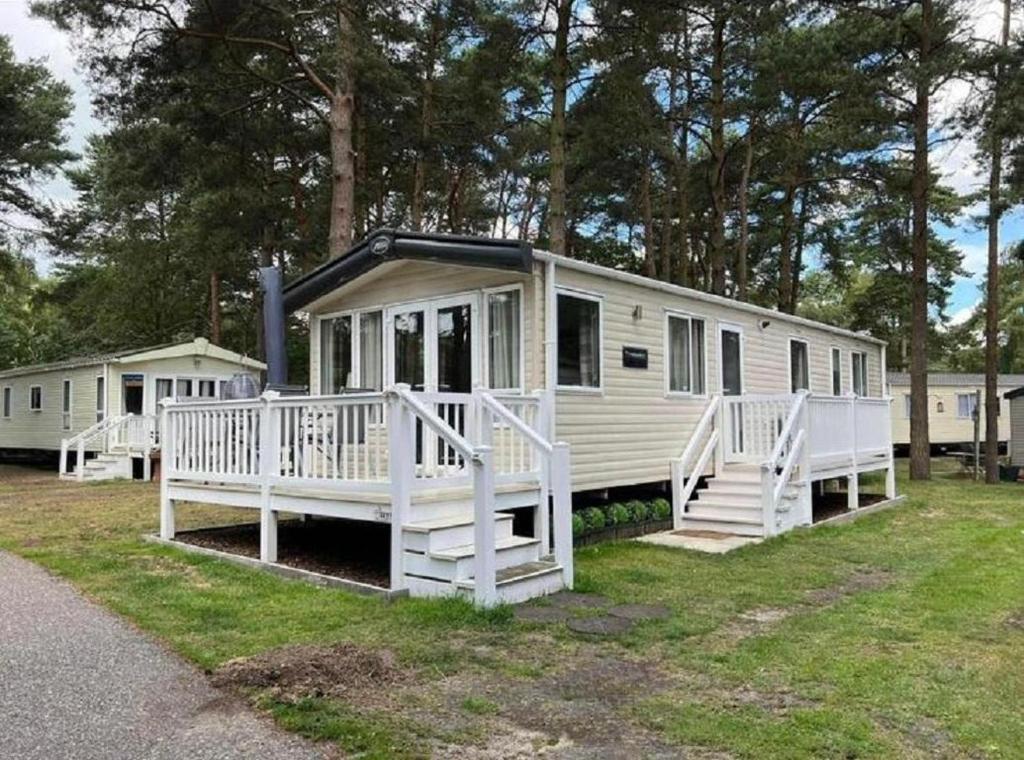 Lovely 6 Berth Caravan With Decking In Norfolk At Haven Wild Duck, Ref ...
