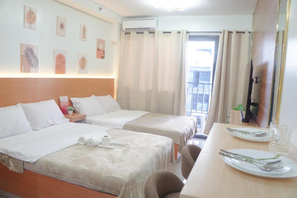 Urban Escapade - Shore 2 Residences MOA Complex - SuiteTrails