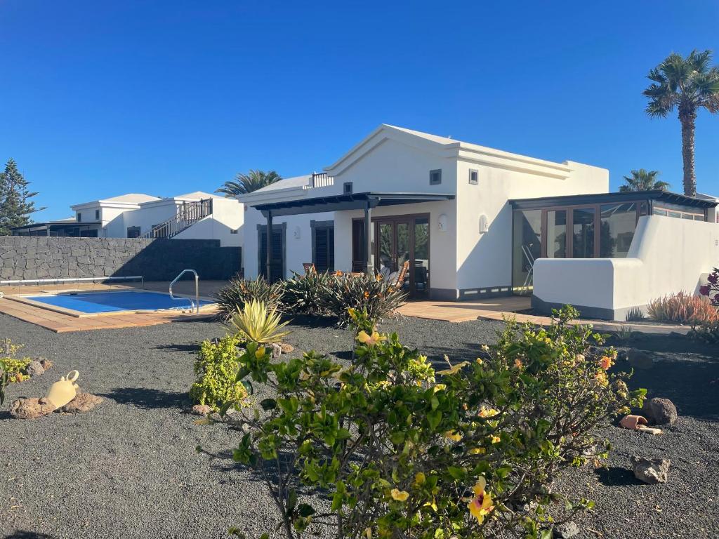 Faro Park Villa Bella heated Pool, Playa Blanca (updated prices 2026)