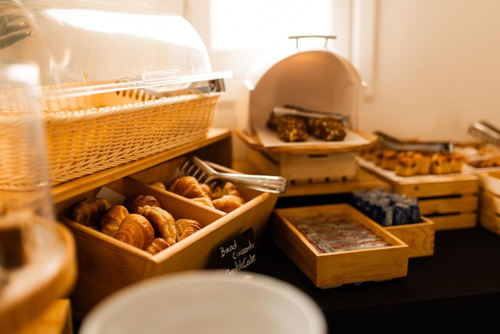 Adonis Hotel Studios & Apartments, Naousa (updated prices 2025)