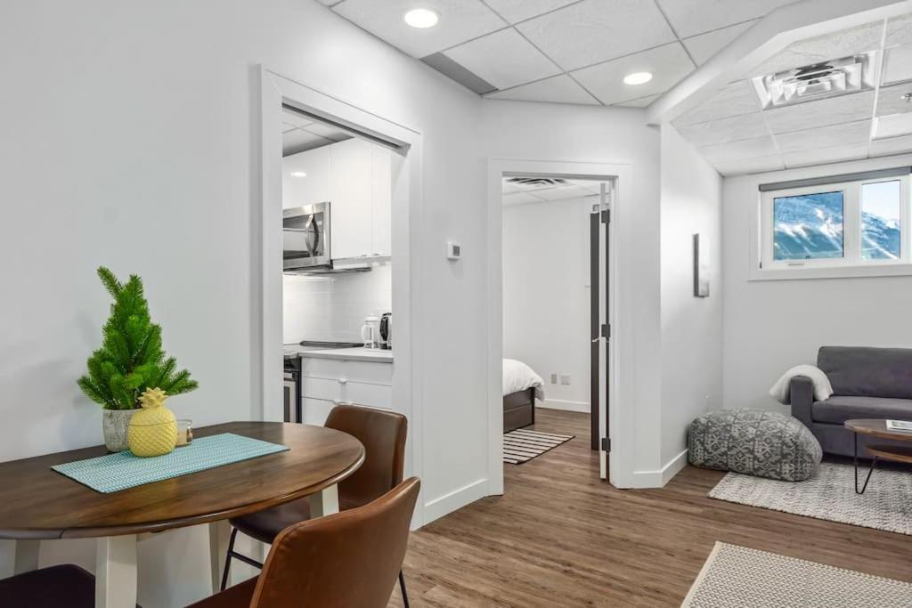 The Mountain Loft, Canmore (updated prices 2025)