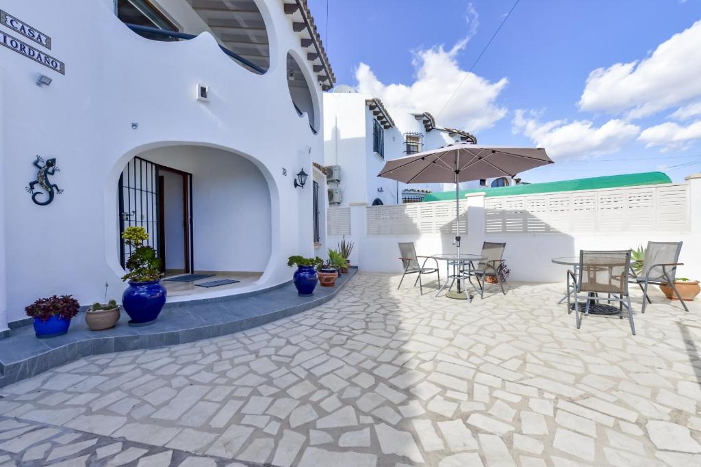 Rafol - Casa adosada con piscina comunitaria y tenis comunitario, Calpe ...
