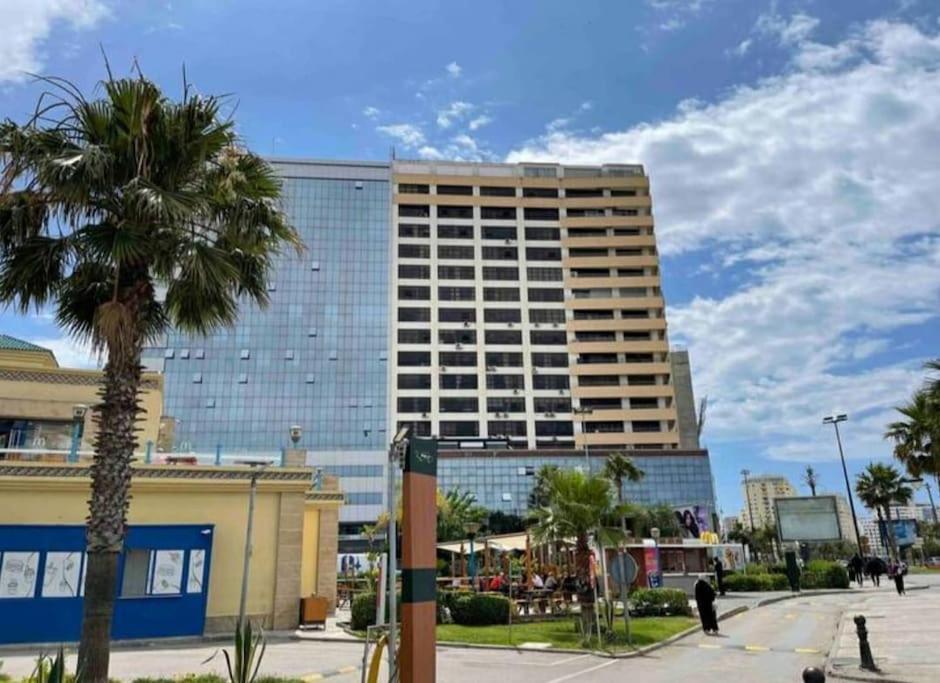 Corniche Tanger - 2 min gare TGV - free parking en face Hilton, Tanger ...