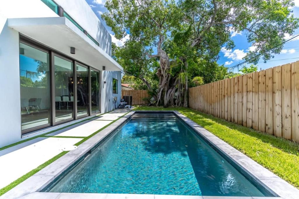 Lux Villa with Pool, Wynwood House by RoveTravel, Miami (updated prices ...