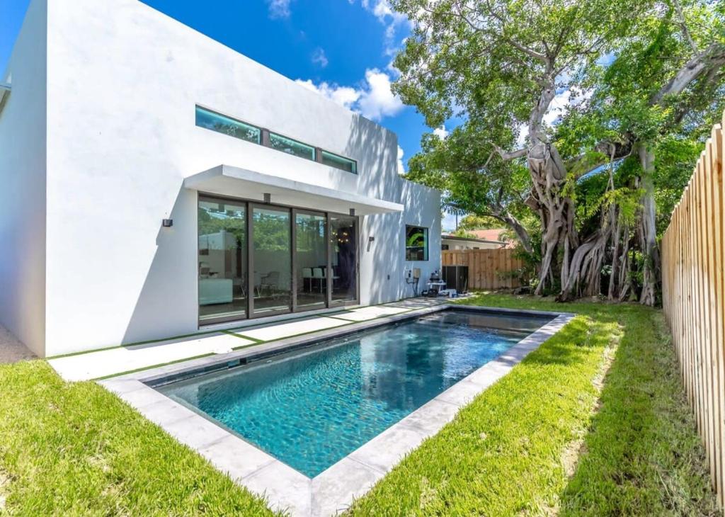 Lux Villa with Pool, Wynwood House by RoveTravel, Miami (updated prices ...
