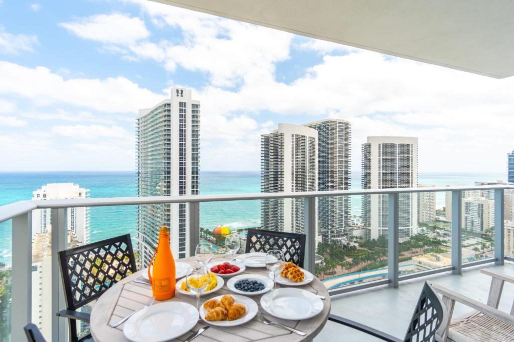 Apartment Amazing Pools Luxury 2Br Front Ocean Bay View, Hollywood, USA ...