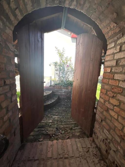 Apartman pri X Bionic Sphere Samorin s vínnou pivnicou, Blatná na ...