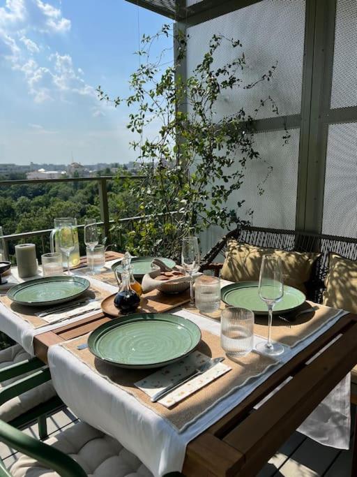 Marvelous Park View - Big Terrace - 2BDR, Bucharest (updated prices 2025)