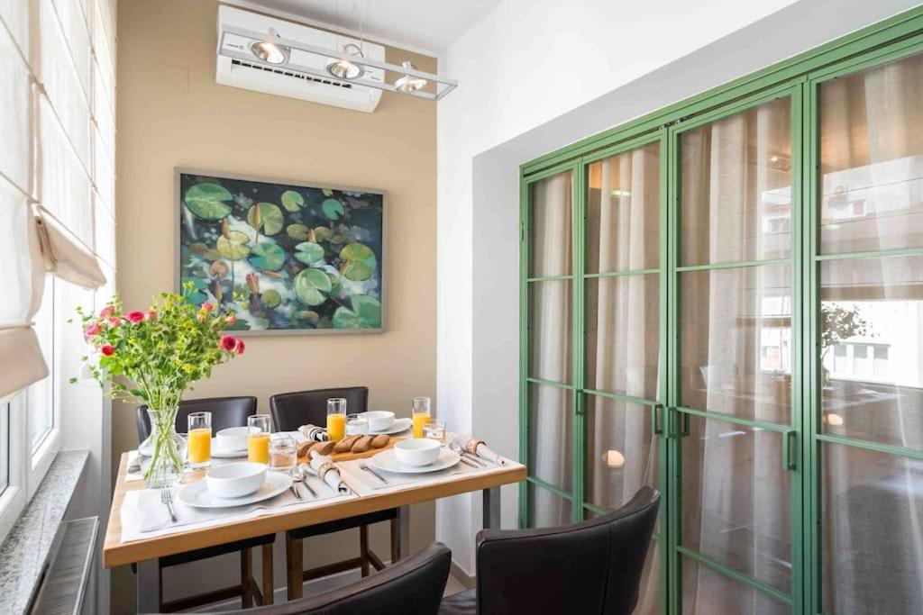 Marvelous Park View - Big Terrace - 2BDR, Bucharest (updated prices 2025)