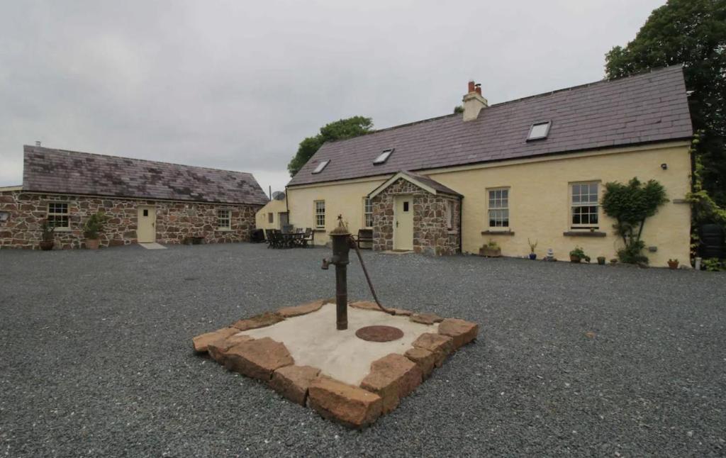Old Scragg Farm Cottage in the Irish Countryside, Knocklong (updated ...