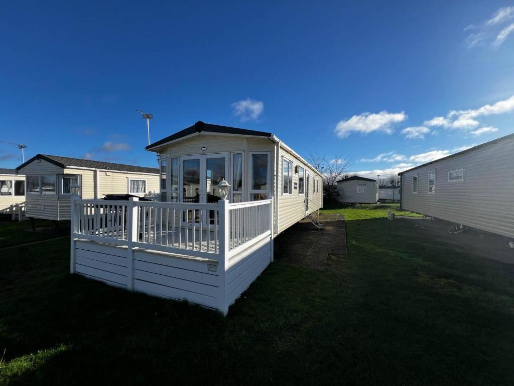 Lovely Caravan With Decking At Cherry Tree Holiday Park In Norfolk Ref ...
