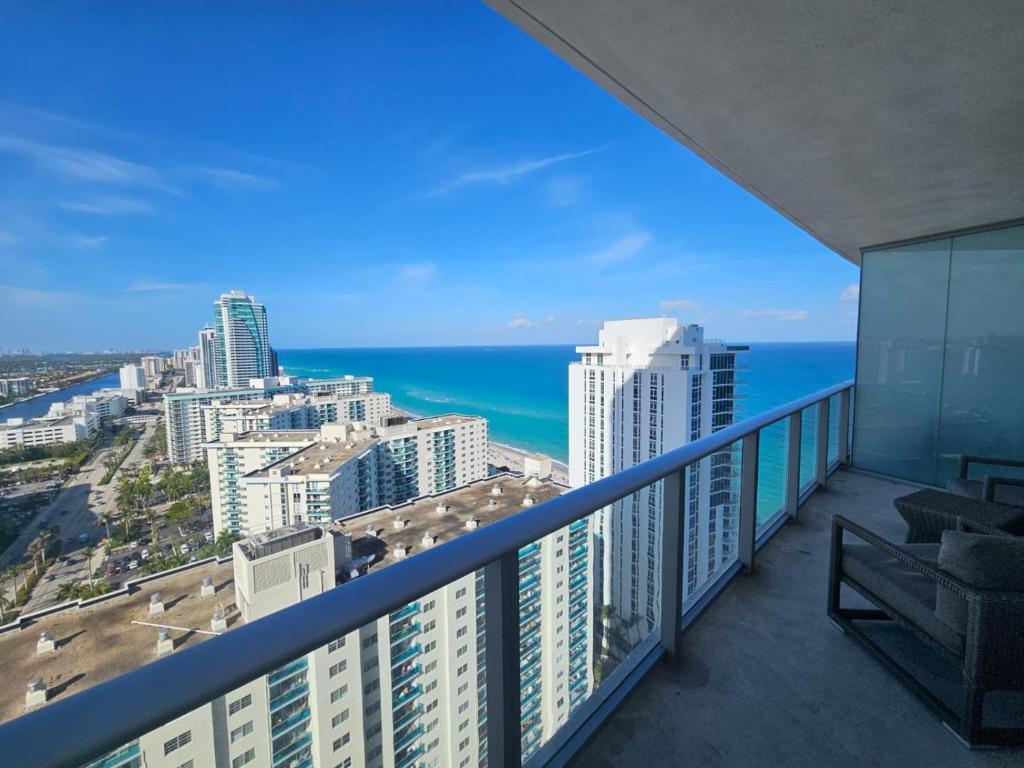 Lyfe-2210, Hollywood (updated prices 2025)