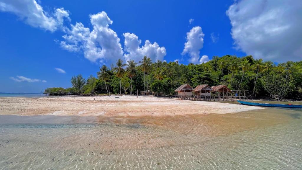 Tamaku homestay raja Ampat, Minyaifuin – Updated 2024 Prices