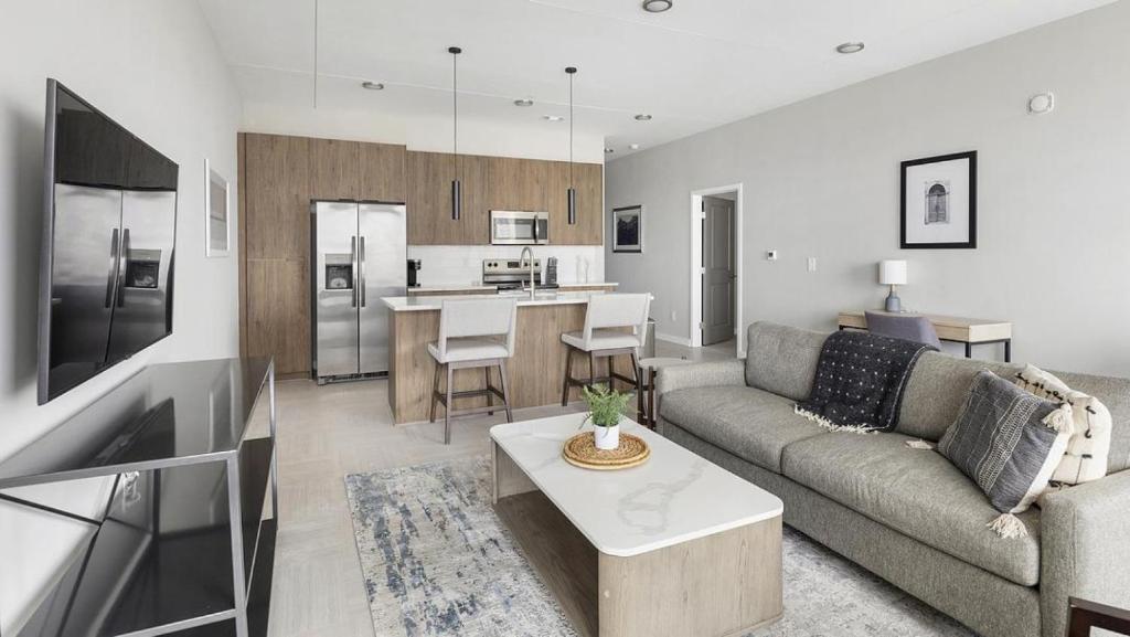 Landing Modern Apartment with Amazing Amenities (ID1801X69), Birmingham ...