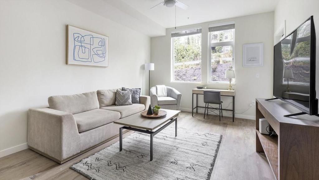 Landing Modern Apartment with Amazing Amenities ID1803X01, Portland ...