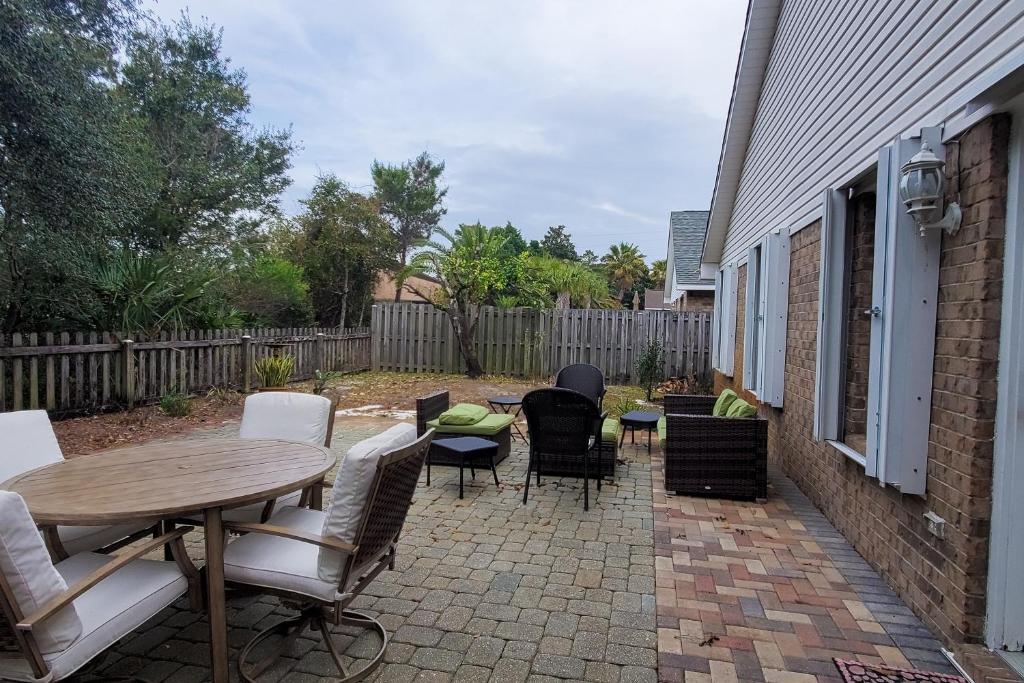 Tropical Breeze, Destin (updated prices 2026)