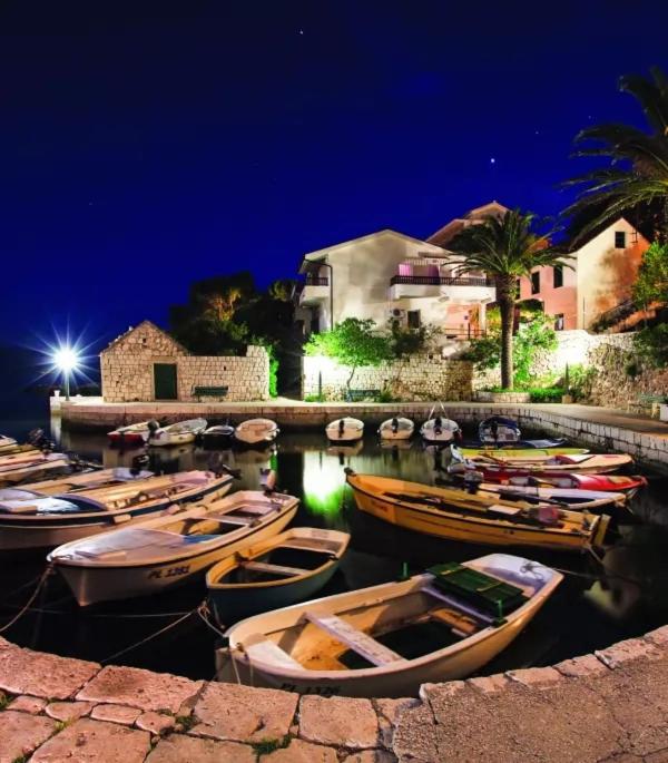 Vito, Gradac (updated prices 2025)