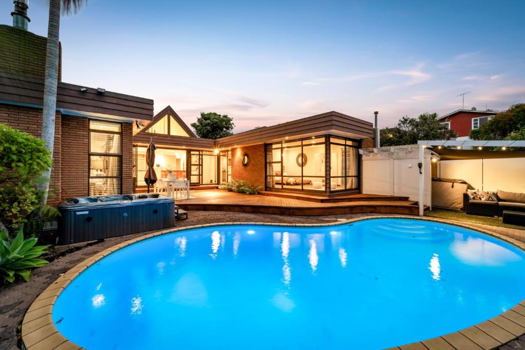 Entire house with pool, spa, Auckland (updated prices 2026)