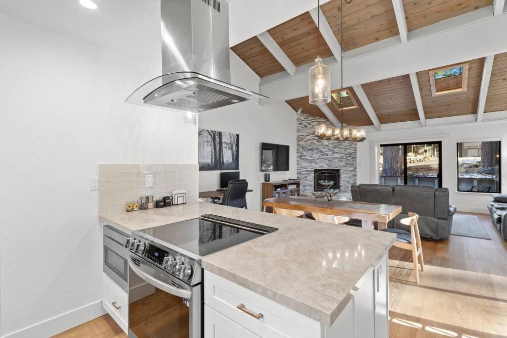 Fun & Air Conditioned Lake Tahoe 3 BR/2.5 BA Home, Incline Village ...