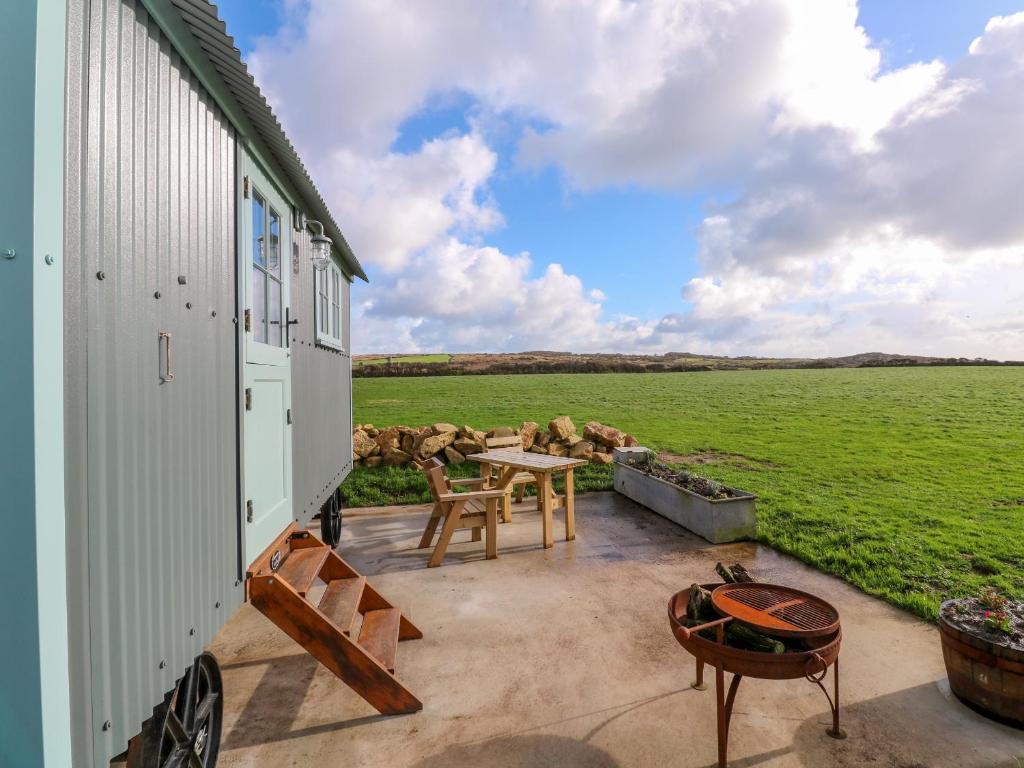 Lower Trewern Shepherds Hut, Penzance (updated prices 2025)