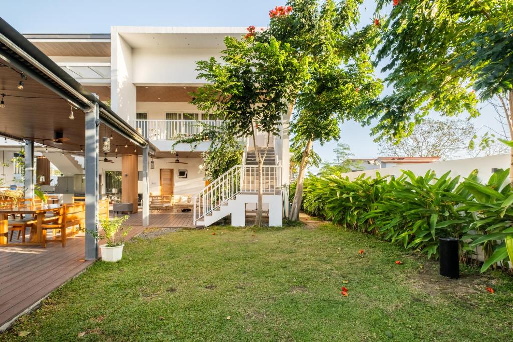 Tirta Spring Villa with Hotspring Pool, Los Baños (updated prices 2025)