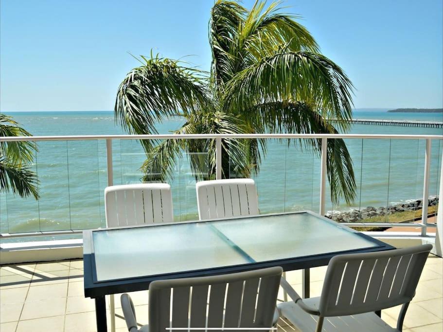 180˚ Water View Apartment - Simply Stunning, Urangan (updated prices 2025)