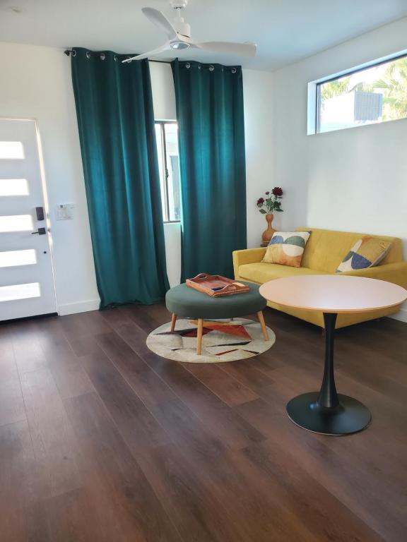 The Mod House, Palm Desert (updated prices 2025)