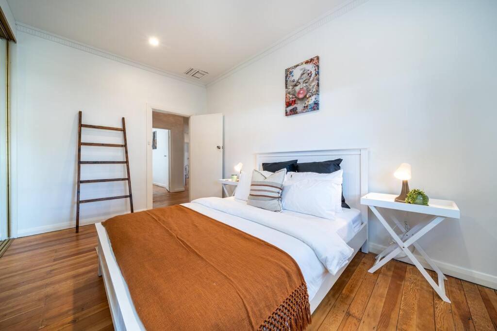 Jupiter & Neptune - In-ground Pool & Mini Bar, Thebarton (updated ...