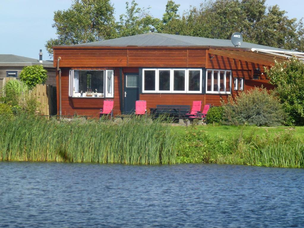 8 pers House 'Capitein Theis' with seaside in front of the Lauwersmeer ...