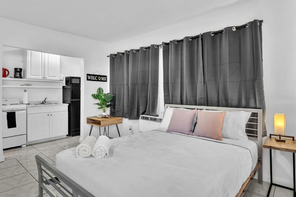 Executive Studio Suite Hollywood Beach Blvd, Hollywood (updated prices ...