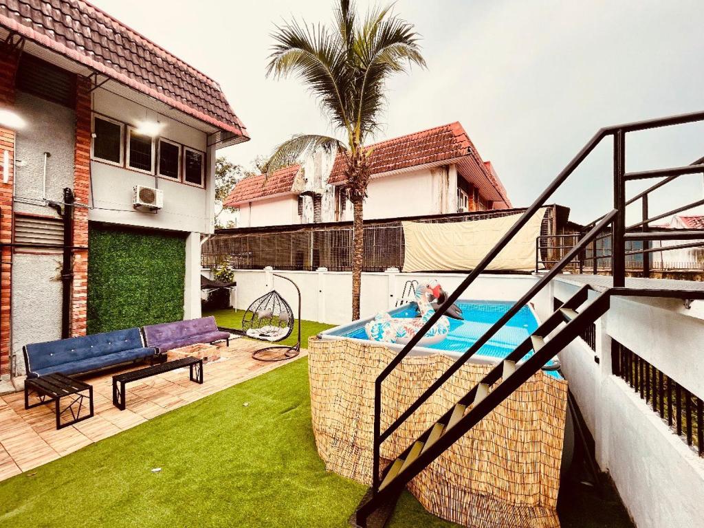 Nature Surrounded Riverside Villa with BBQ ,& SWIMMING POOL, George ...