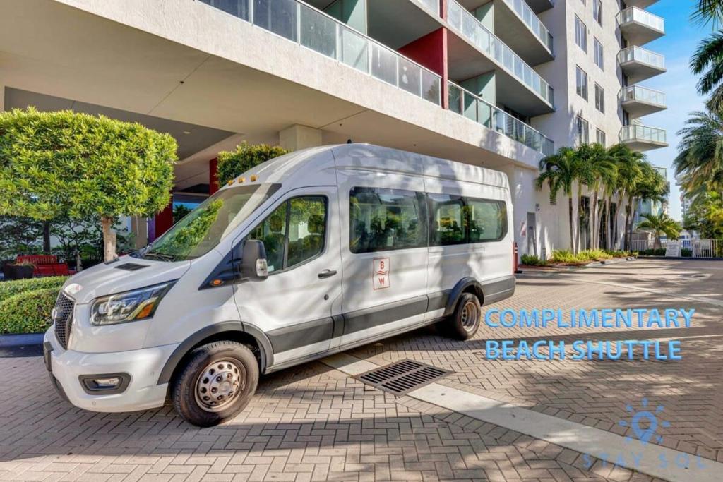 Resort Near Beach with Amazing Pool and Gym, Hallandale Beach (updated ...