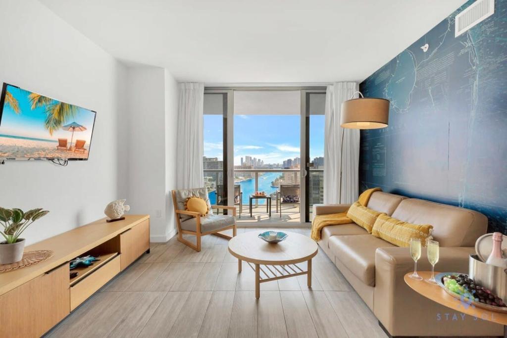 Infinite View, Balcony with Gym and Amazing Pool, Hallandale Beach ...