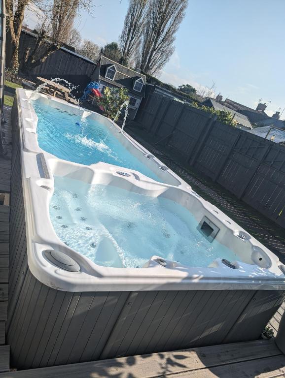 3 bed home, pool-hot tub & ev charger, Darlington (updated prices 2026)