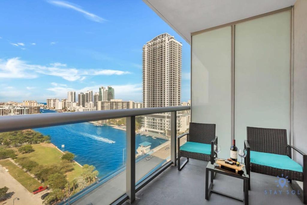 Spectacular View with Balcony, Pool, Near Beach, Hallandale Beach ...