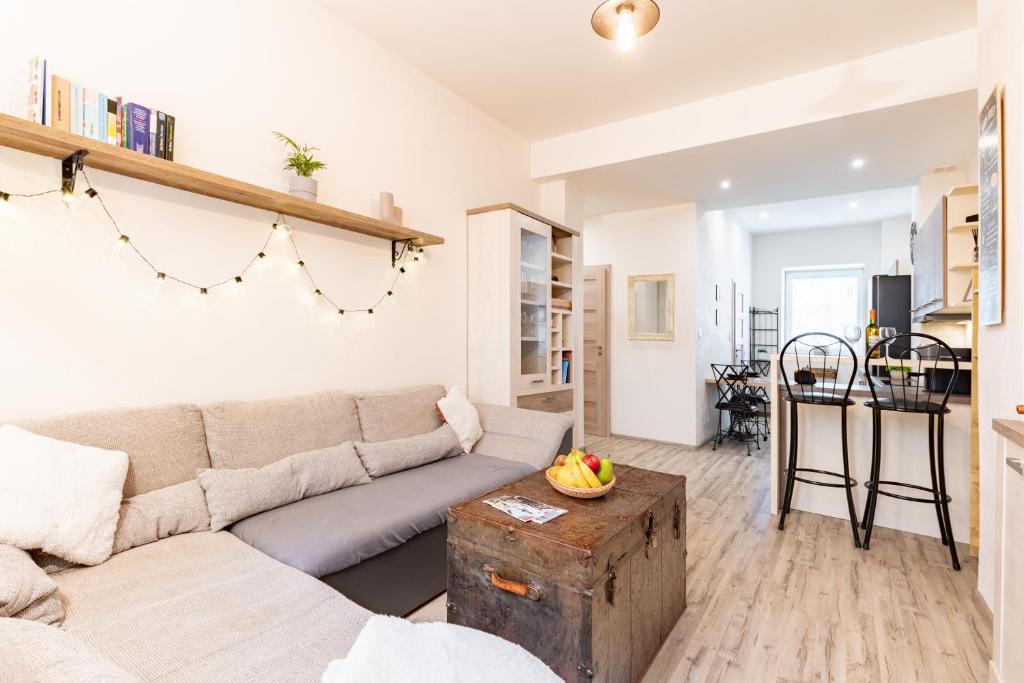 Charming Flat, Steps from Castle - FREE PARKING, Bratislava (updated ...