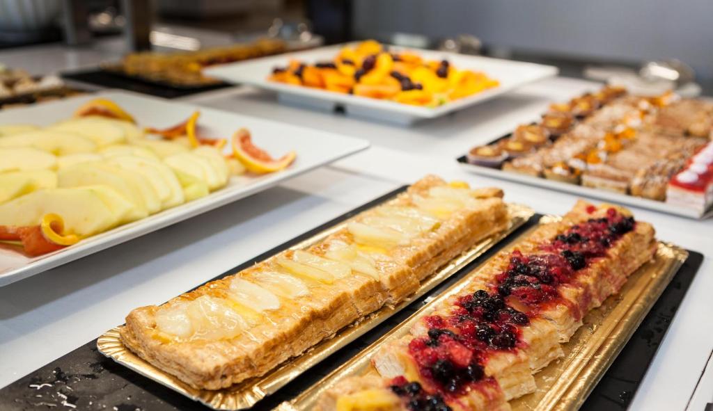 Alexandre Gala, Playa de las Americas (updated prices 2025)