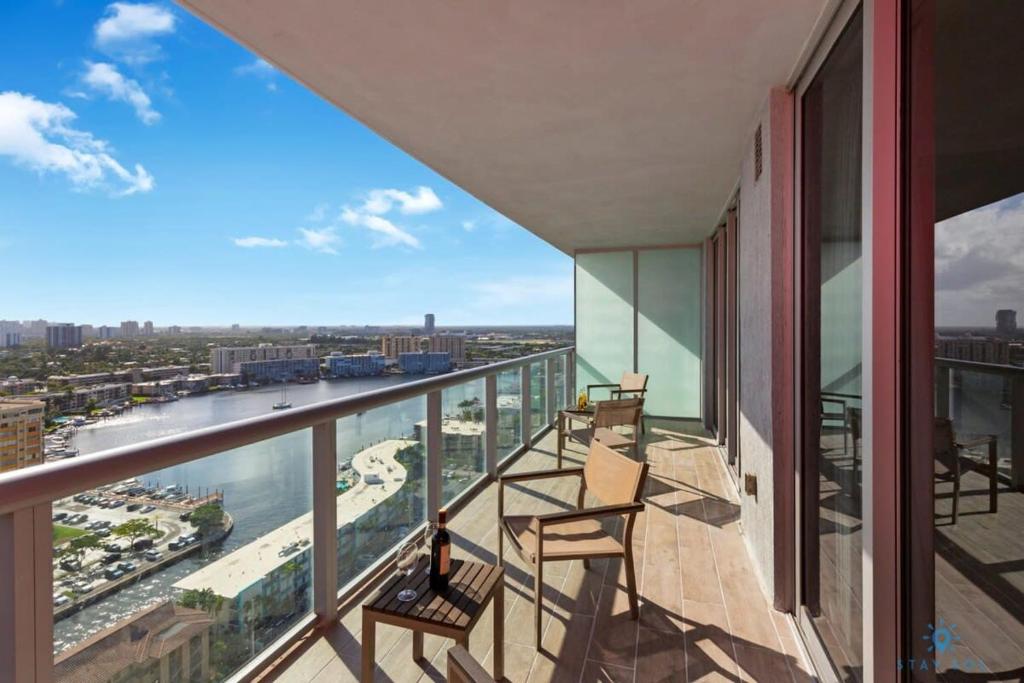Infinite View - Balcony - Pool - Gym - Near Beach, Hallandale Beach ...
