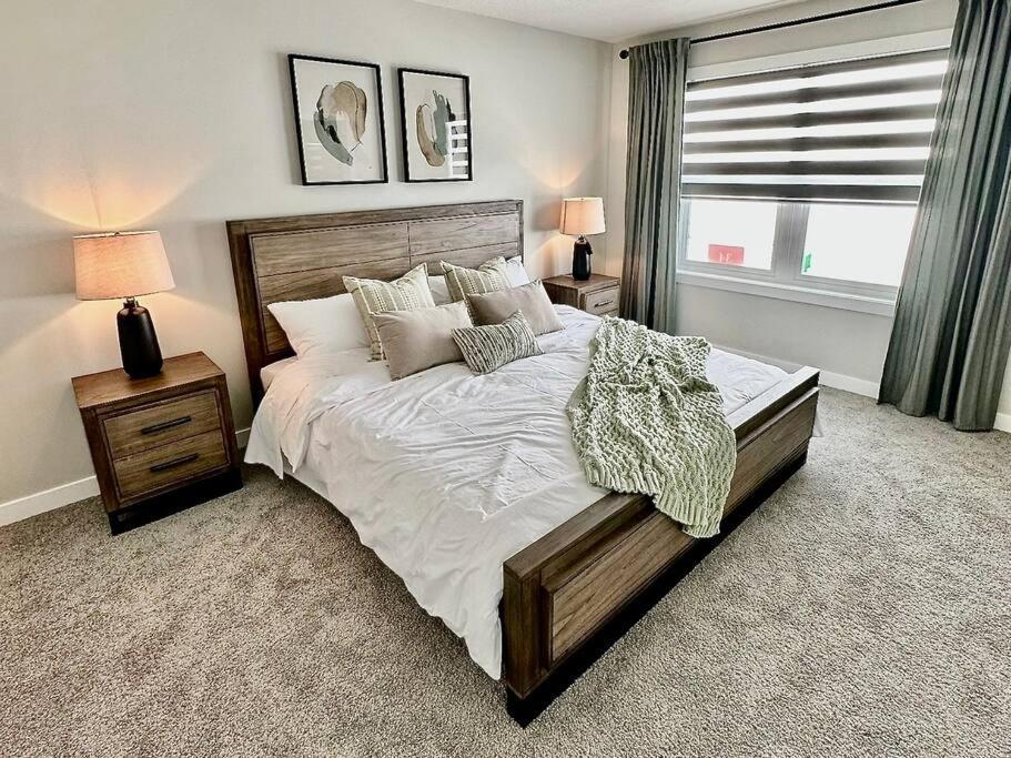 Edith Green Duplex, Calgary (updated prices 2026)