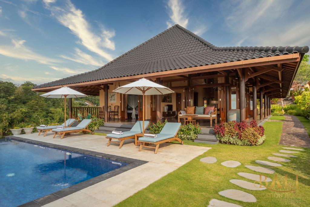 Villa Asem Kembar-Breathtaking Clifftop Luxury Honeymoon Villa!, Lovina ...