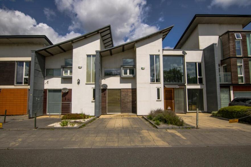 Exquisite three bedroom house, Manchester (updated prices 2025)