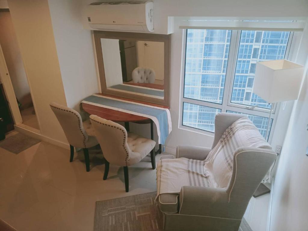 2 Bedrooms Units Forbes Area 5th Avenue BGC Center, Manila (updated ...