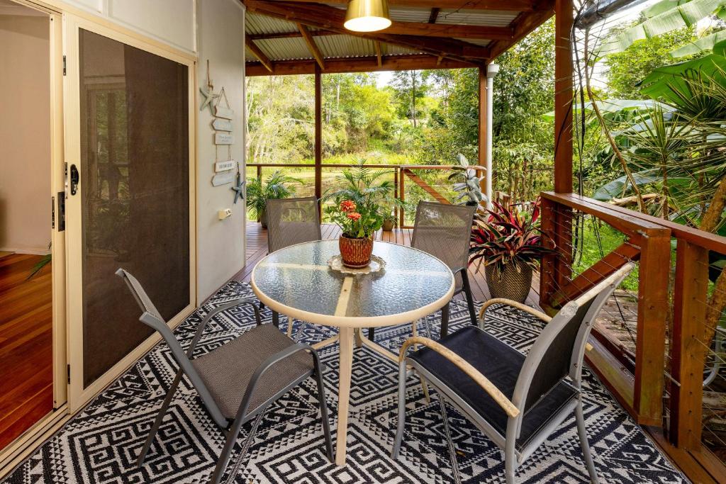 Deluxe Suite with Fireplace & Pond, Noosa Hinterland, Doonan (updated ...