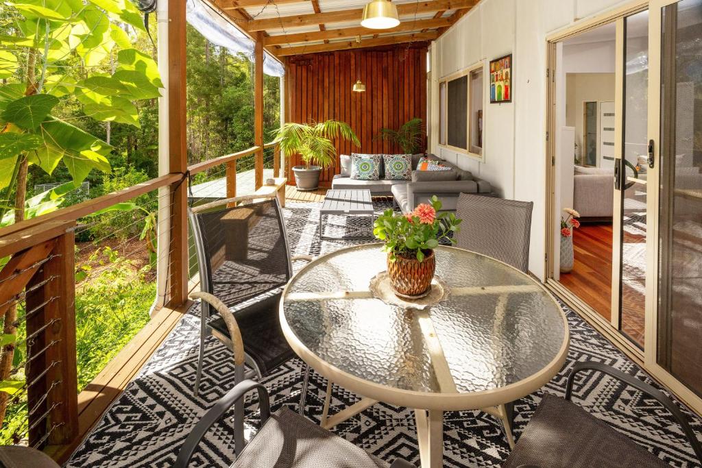 Deluxe Suite with Fireplace & Pond, Noosa Hinterland, Doonan (updated ...