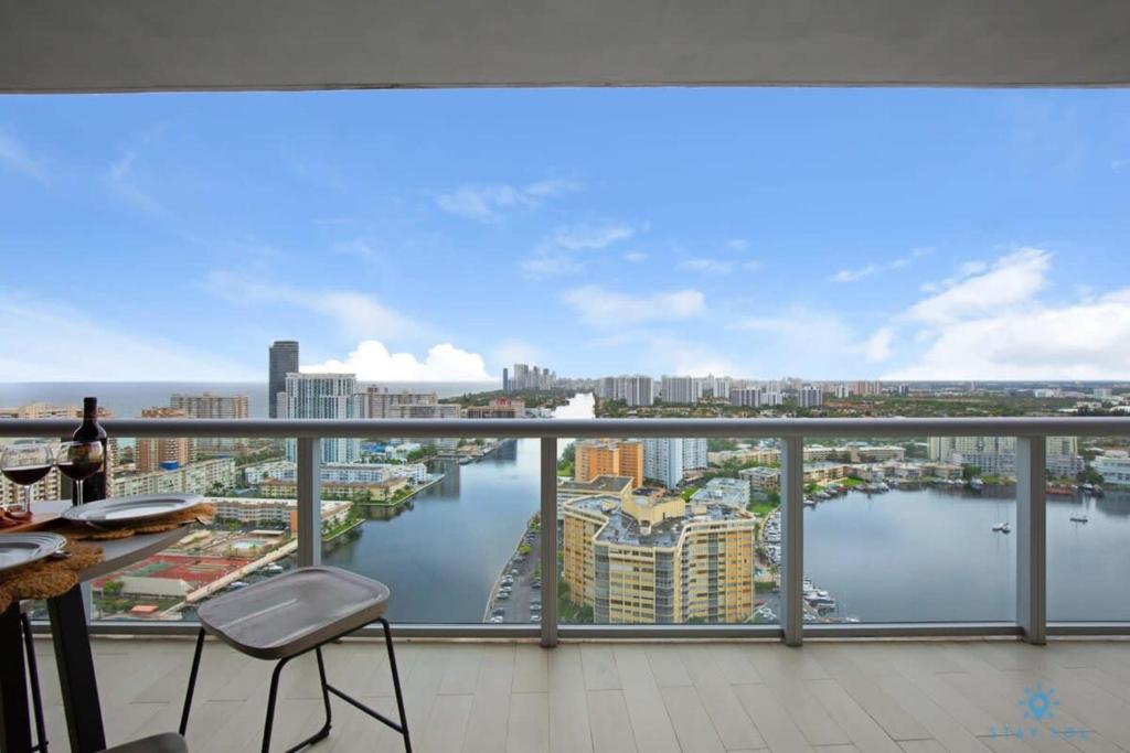 Infinite View - Balcony- Amazing Pool- Near Beach, Hallandale Beach ...
