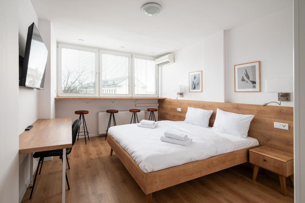 Krasiński Garden Comfort Apartment by BookingHost, Warsaw (updated ...